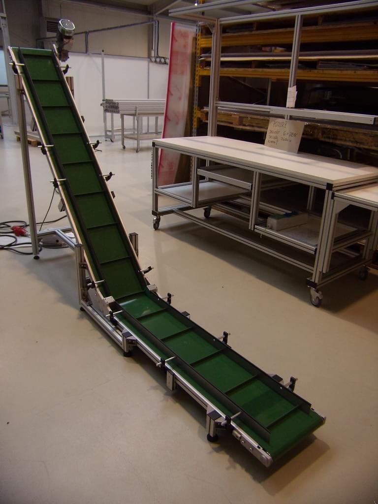 Angled belt conveyors | ALUTEC KK s.r.o.